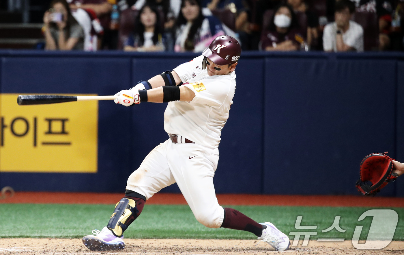 끝내기포 쏘아올리는 최주환 - 뉴스1