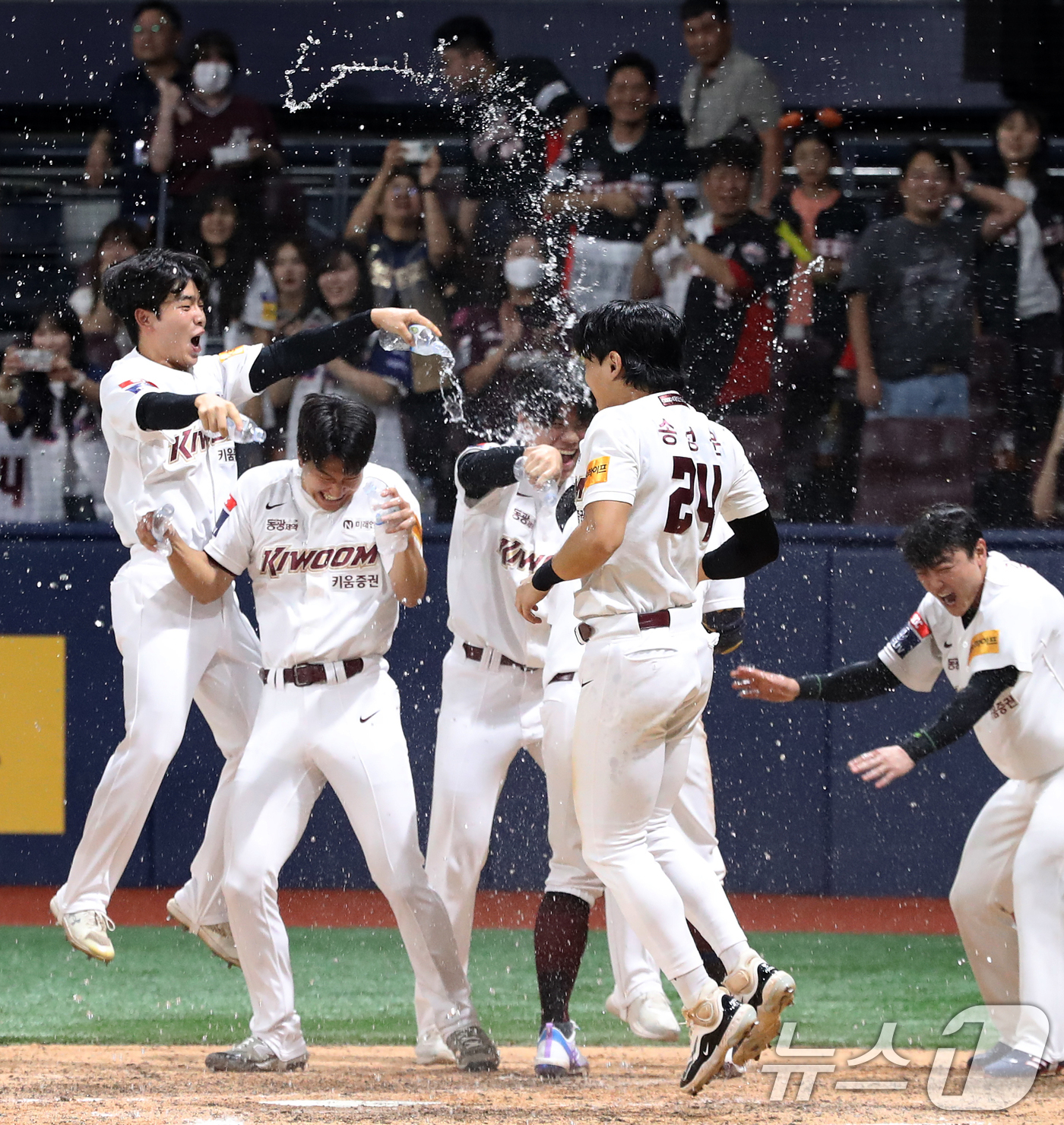 키움, 끝내기 물세례 - 뉴스1