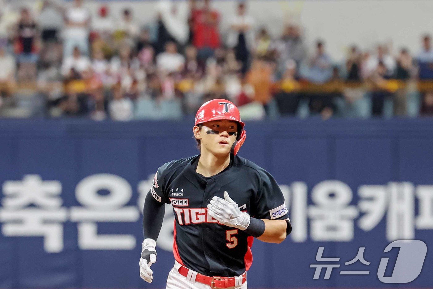 KIA 김도영, 최연소 '30-30' 클럽 달성 - 뉴스1