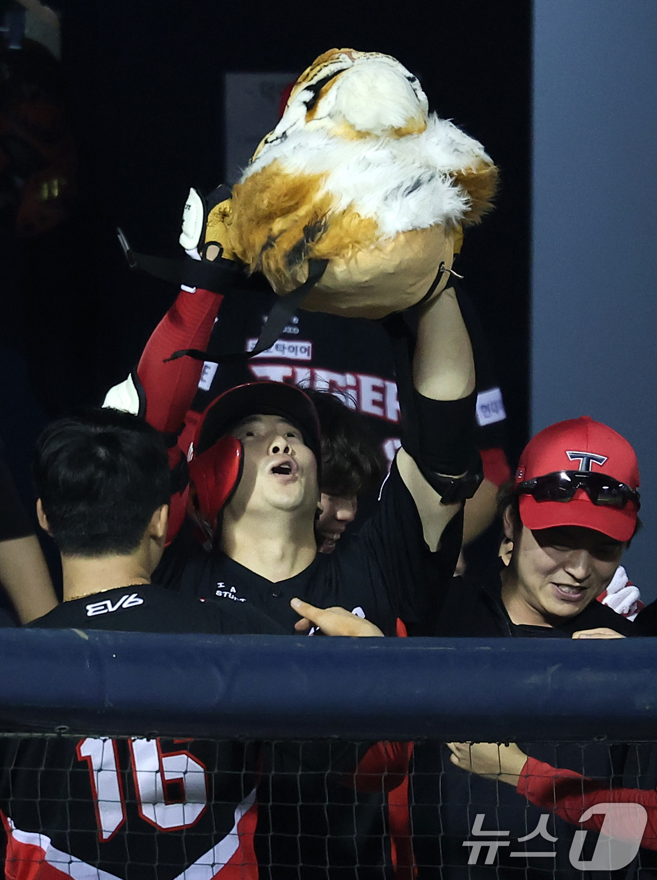 역전 투런포 나성범, 어흥! - 뉴스1