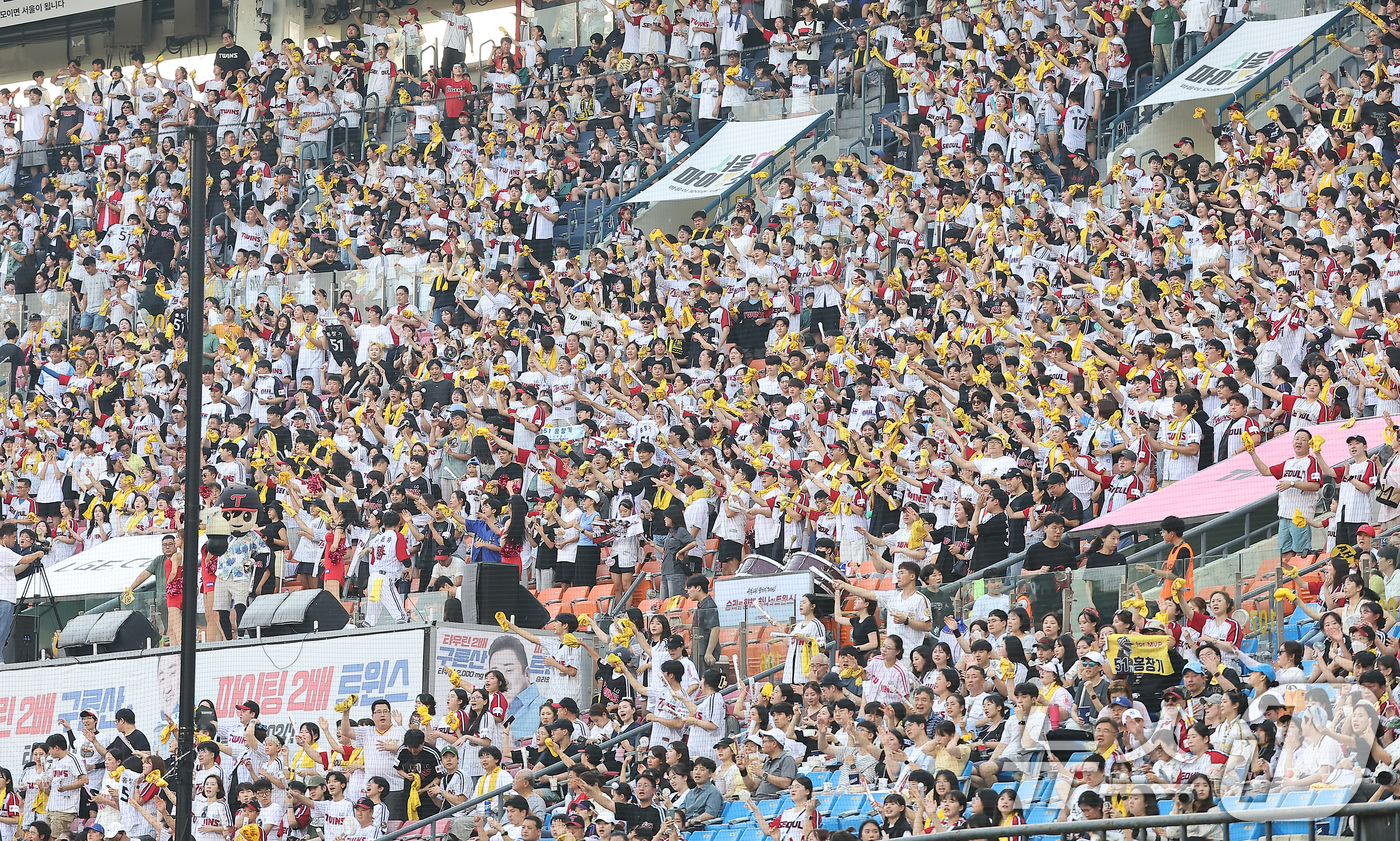 KBO리그, 시즌 최다 관중 신기록…2017년 840만 관중 넘어 - 뉴스1