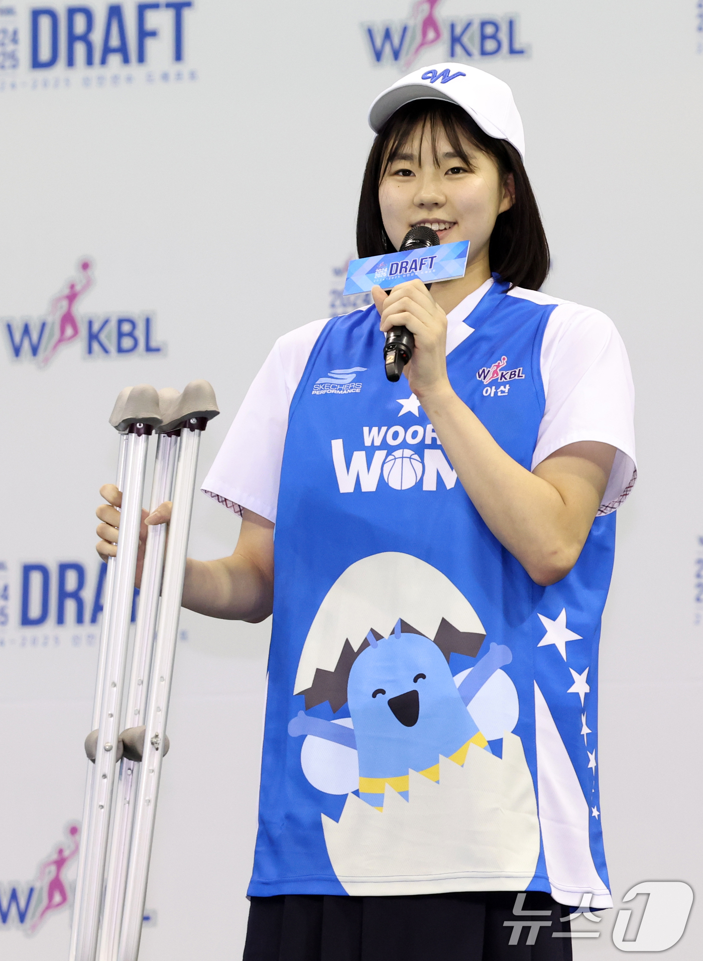 2라운드 1순위로 우리은행에 지명된 정채원 - 뉴스1