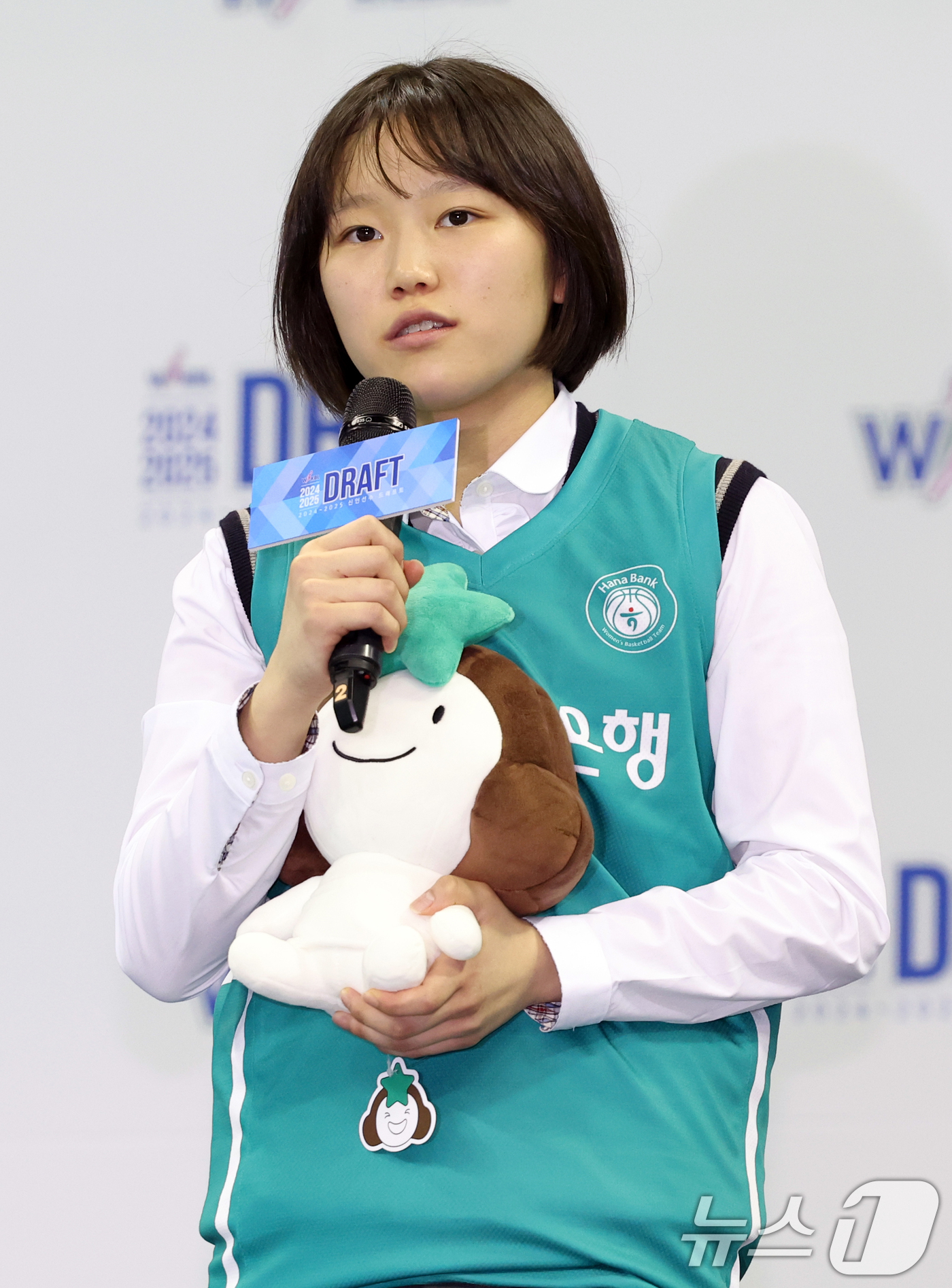 2라운드 4순위로 하나은행에 지명된 하지은 - 뉴스1