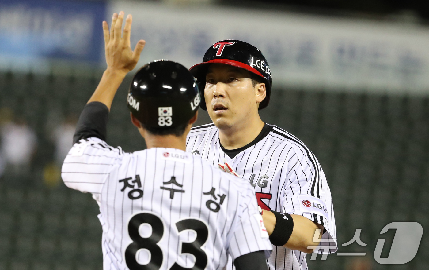 안타 추가하는 김현수 - 뉴스1