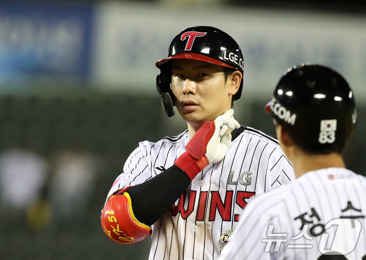 안타 이어가는 홍창기 - 뉴스1