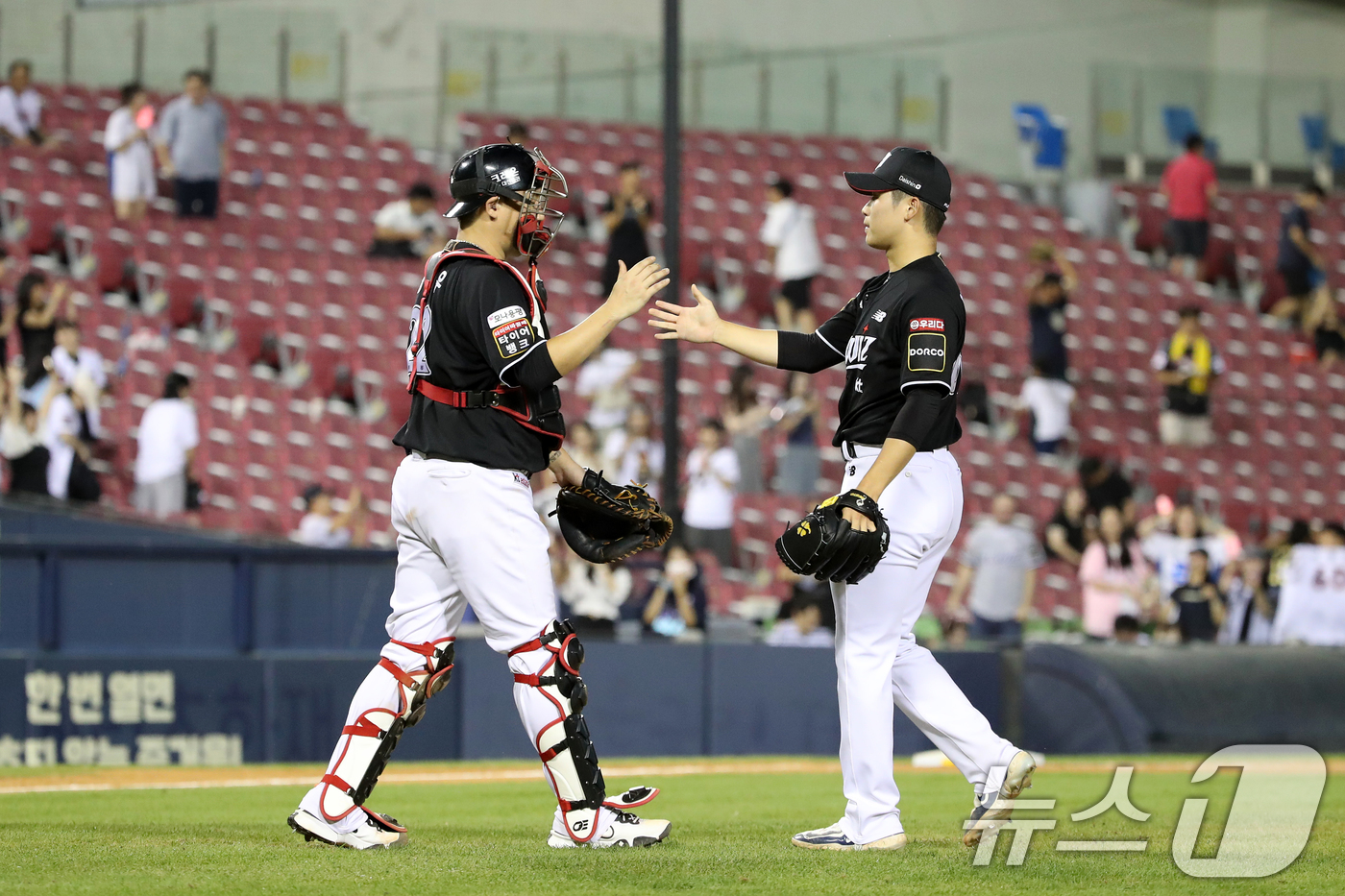 1점차 역전승 거둔 kt - 뉴스1