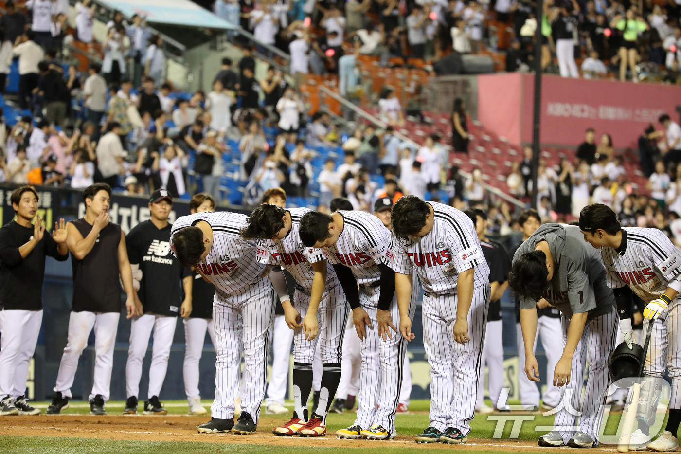 아쉬운 패배 가져가는 LG - 뉴스1