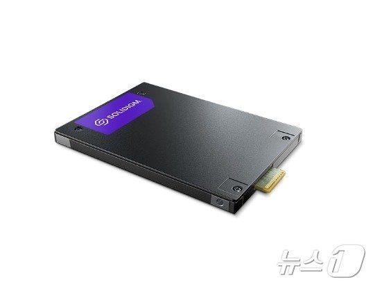 AI 시대 'SSD'도 뜨겁다…"우리 제품이 더 빨라" 메모리업계 기술경쟁 - 뉴스1