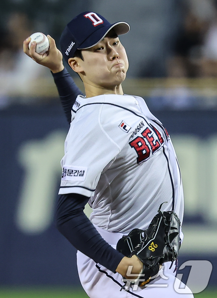 두산 최승용, 온 힘을 다해 - 뉴스1