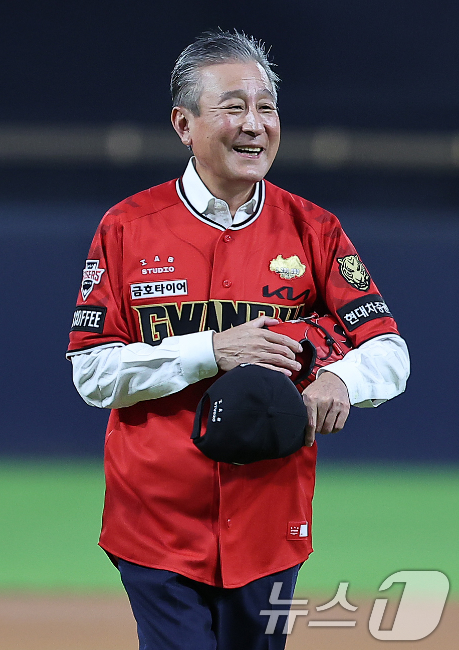 김기태 전 감독, KIA의 통합우승 기원해요 - 뉴스1
