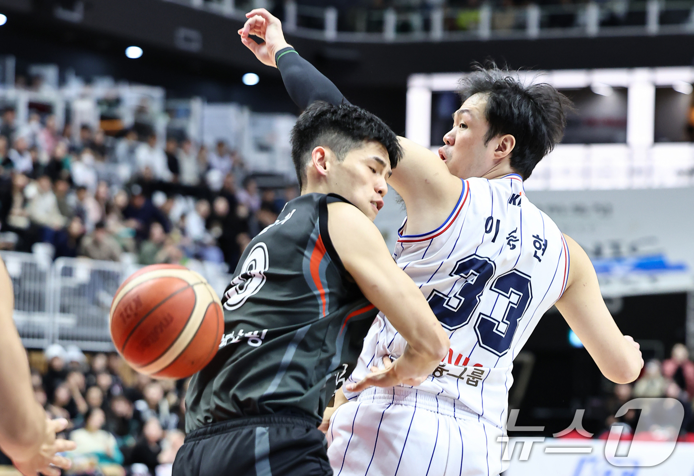 '치열한 볼다툼' - 뉴스1