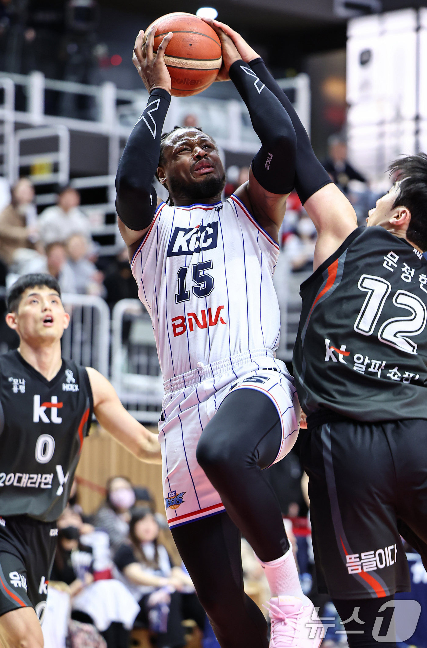 KCC 버튼 '막지마!' - 뉴스1