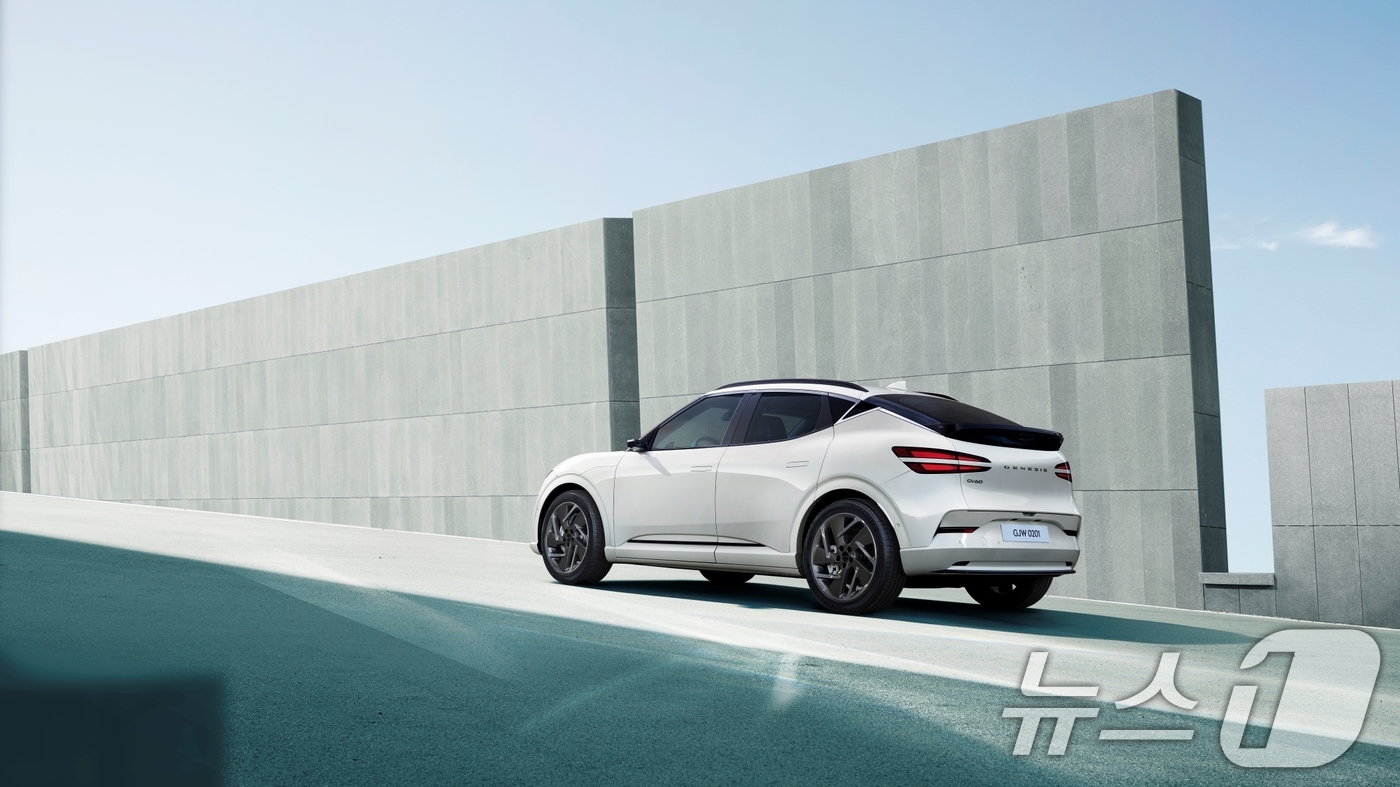 '제네시스 GV60가 한층 역동적으로 진화해 돌아왔다' - 뉴스1