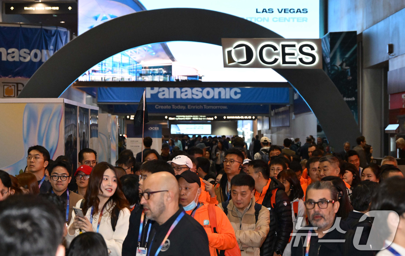 [CES2025]관람객들로 북새통 - 뉴스1