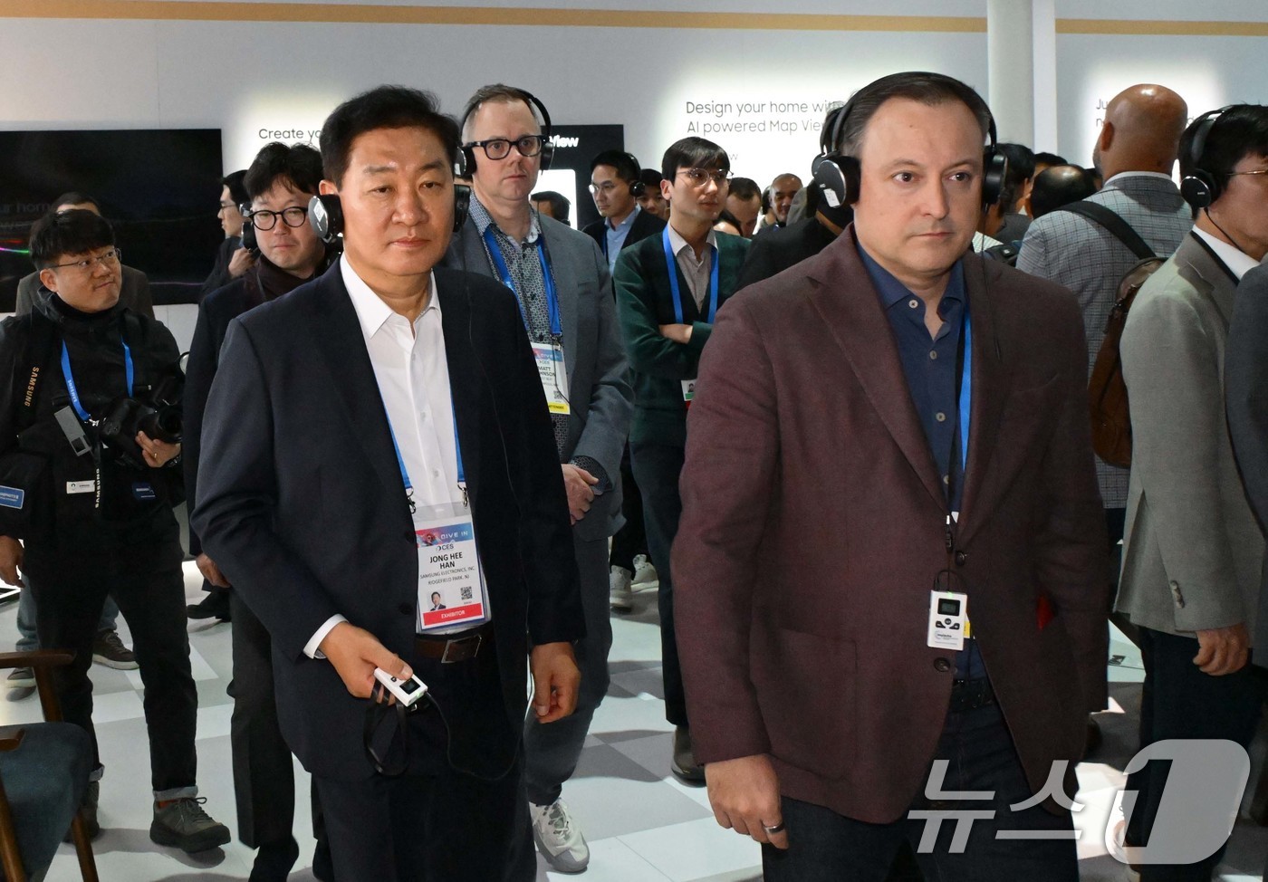 [CES2025]삼성 부스 찾은 베스트바이 회장 - 뉴스1
