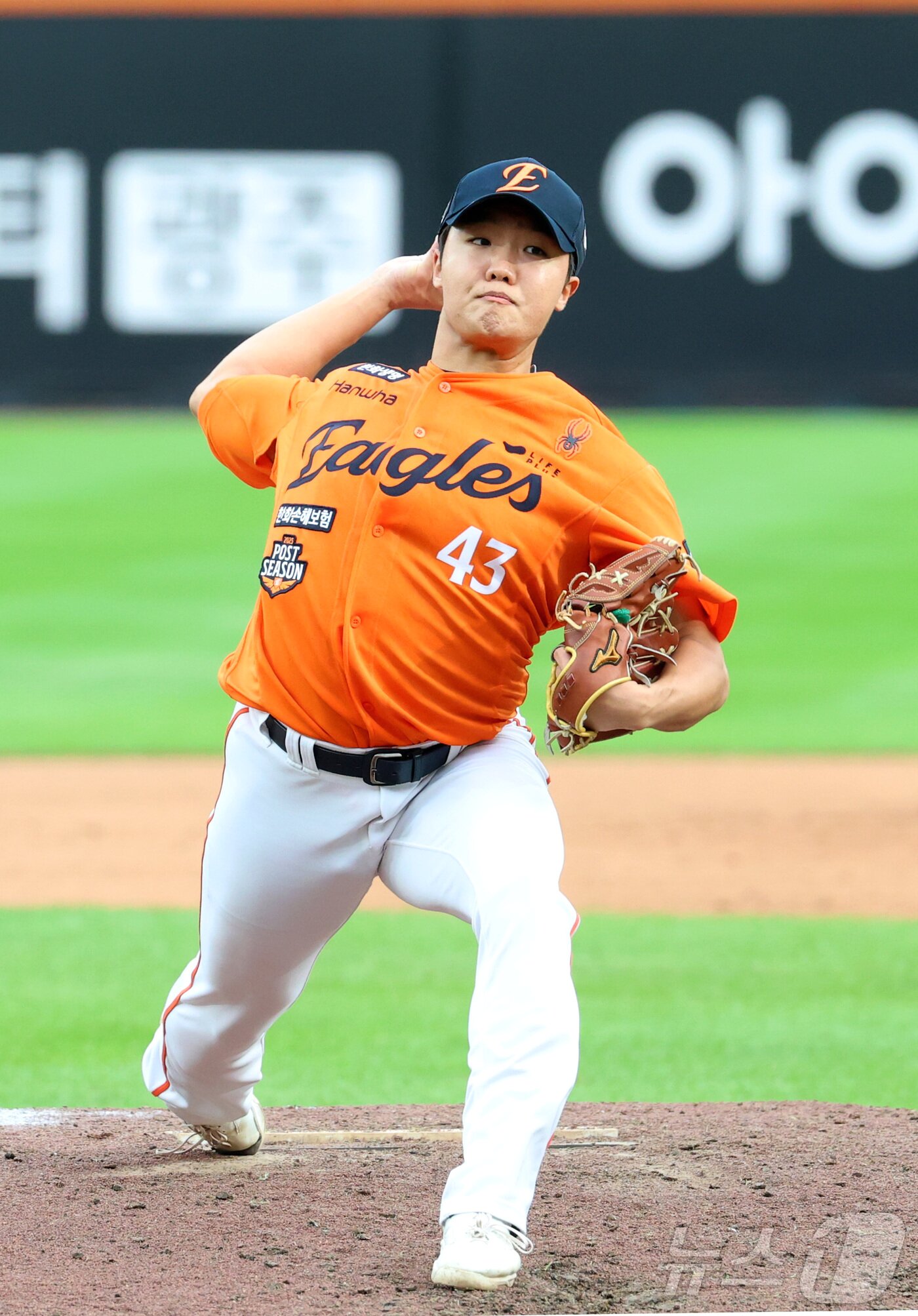 김경문 한화 감독 "정우주, 어리지만 담대해…믿고 선발 투입"[PO4] - 뉴스1