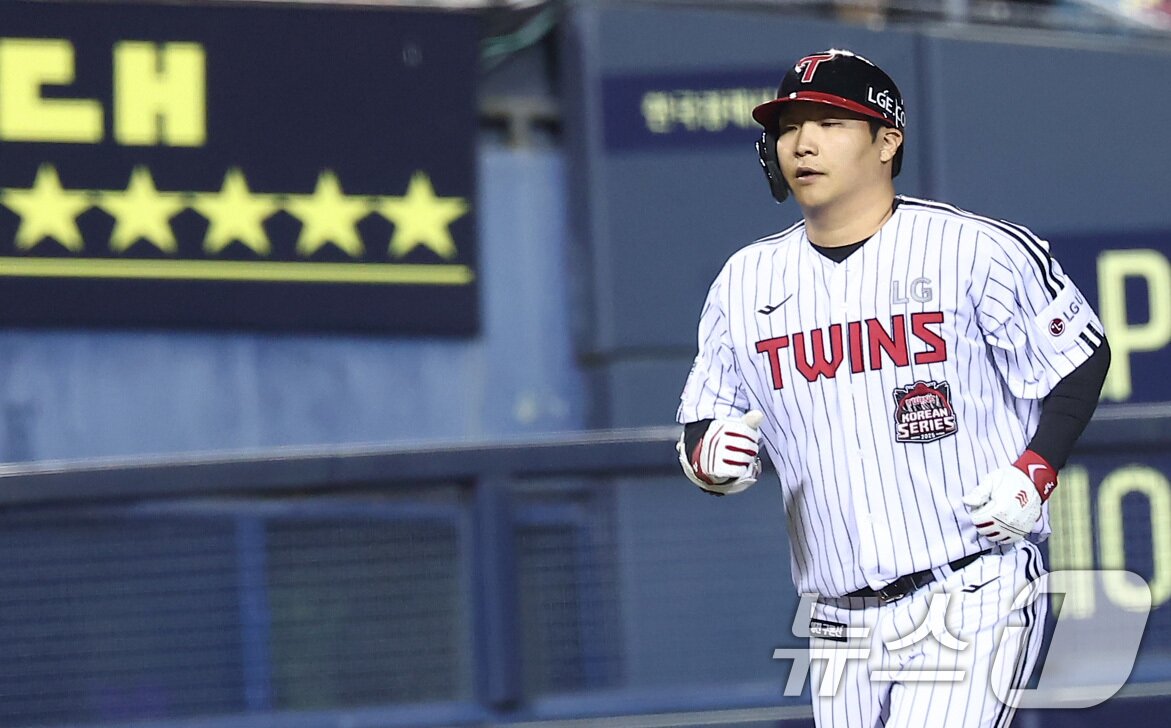 '미친 타격감' LG 문보경 "잡생각 없이 훈련한 게 좋은 결과로"[KS2] - 뉴스1