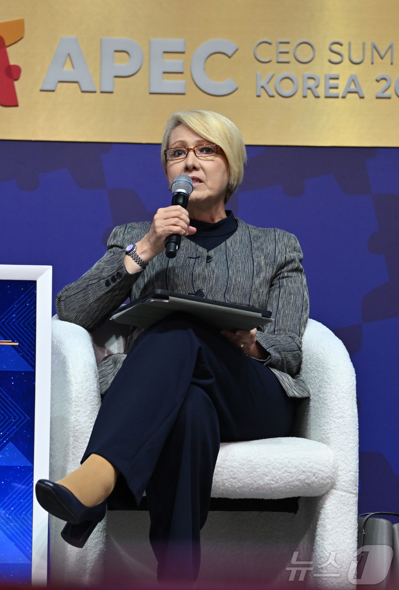 대담하는 ADB 부국장 - 뉴스1