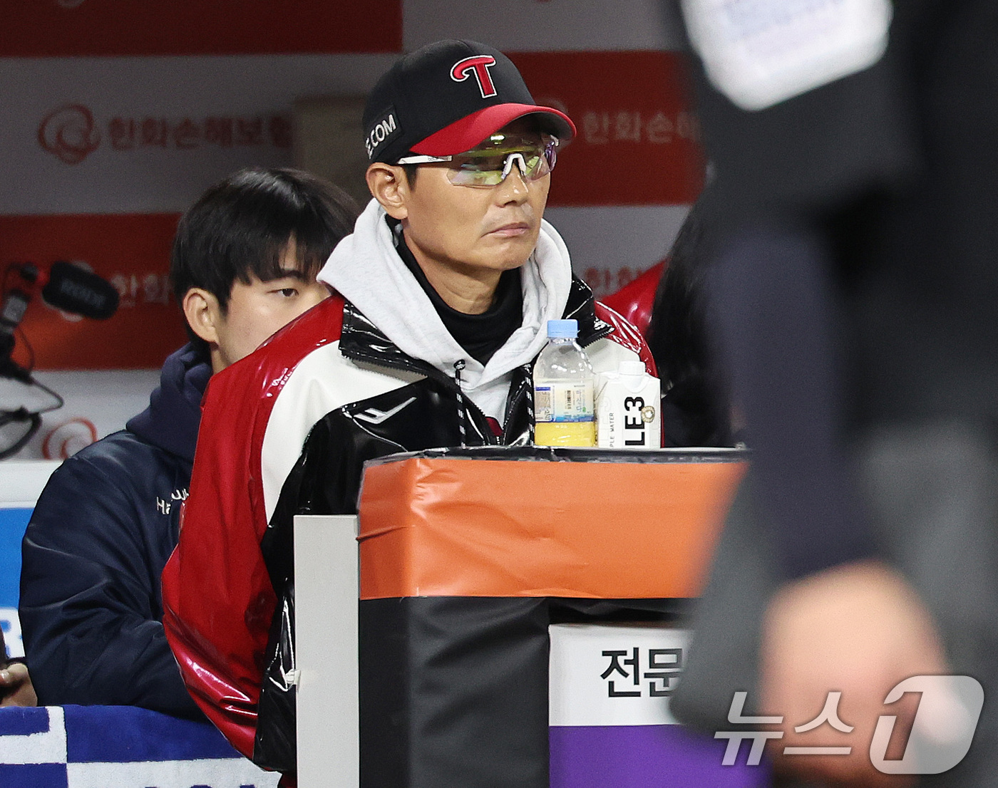경기 지켜보는 염경엽 감독 - 뉴스1