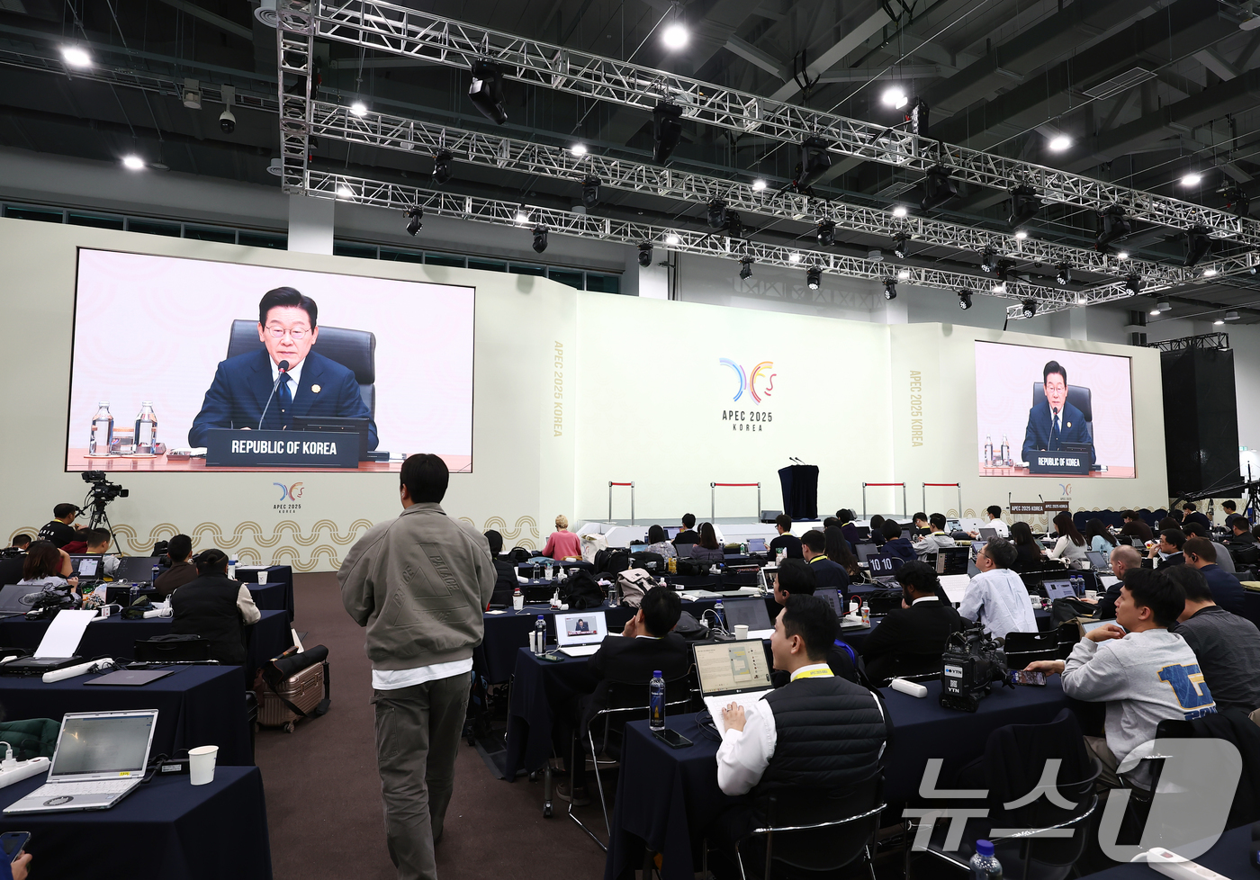 국제미디어센터에 생중계 되는 APEC 정상회의 - 뉴스1