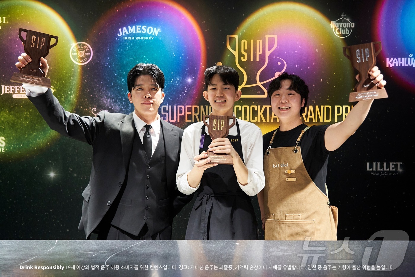 국제 바텐딩 대회 ‘SIP Supernova Cocktail Grand Prix’ 한국 우승자 기념 촬영 - 뉴스1