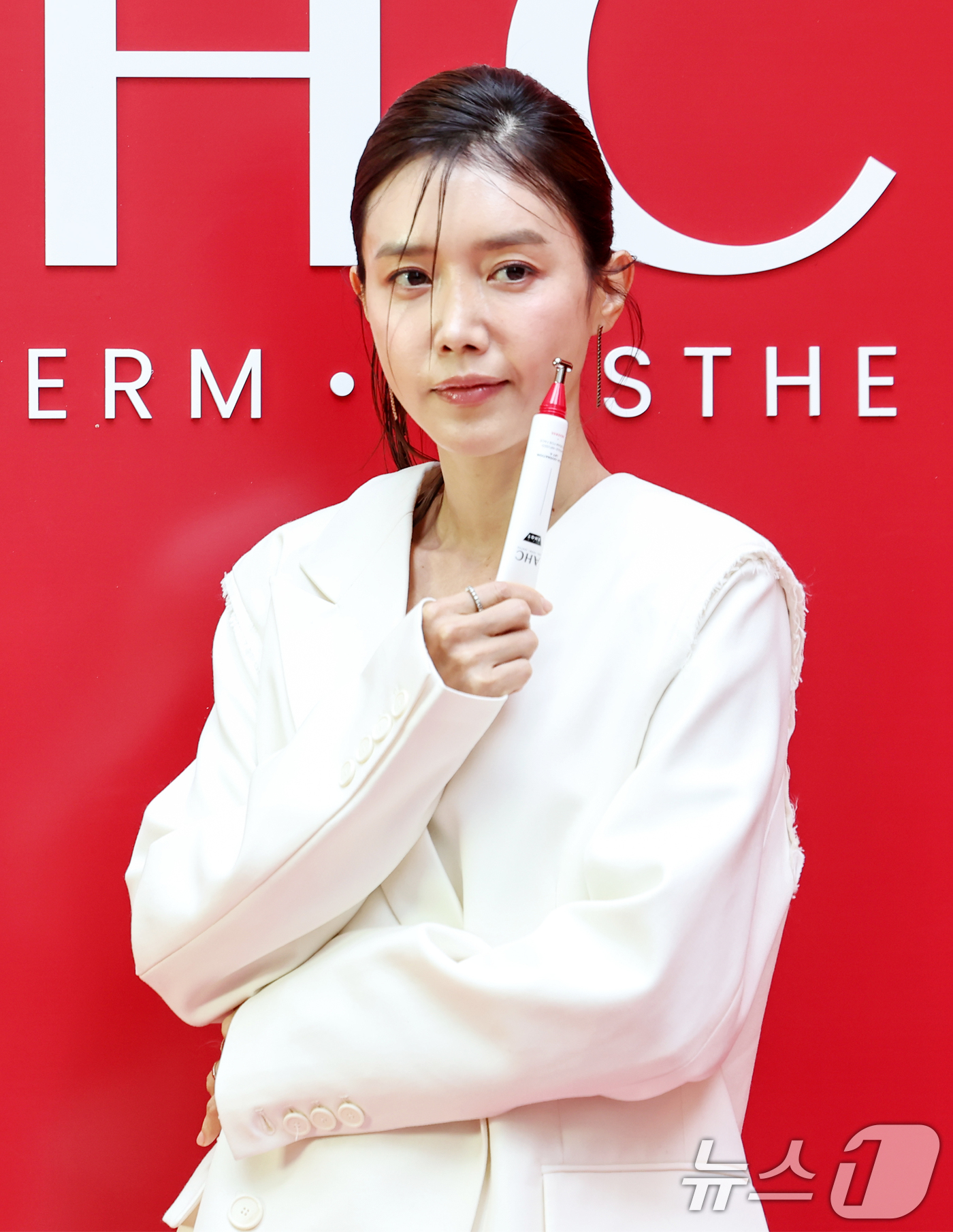 포즈 취하는 채정안 - 뉴스1