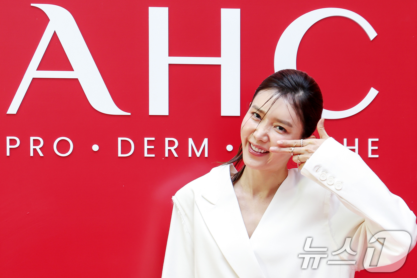 채정안의 'T-샷 포즈' - 뉴스1