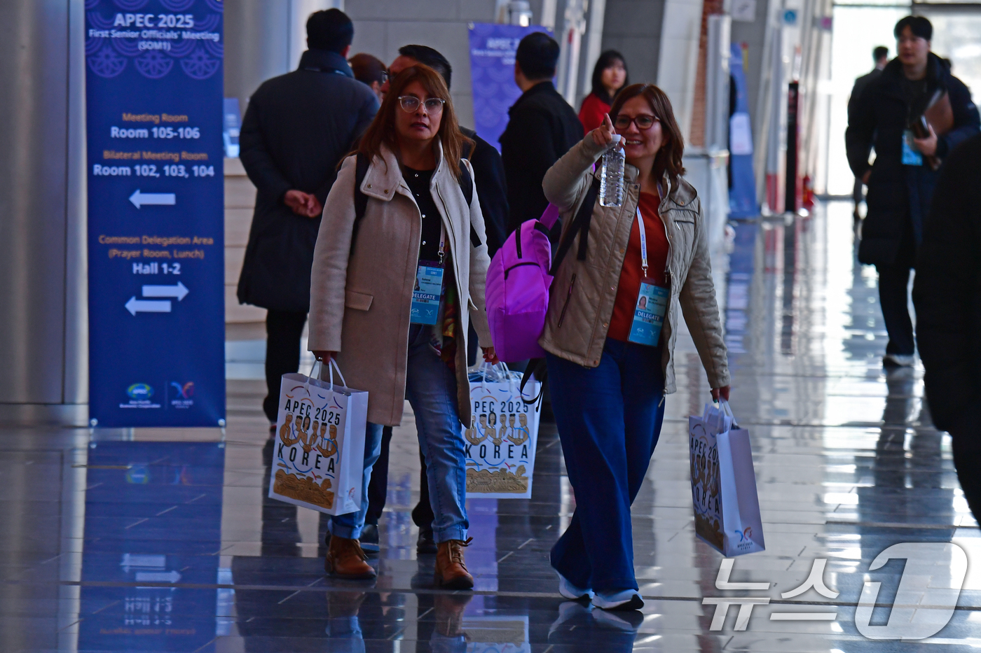 APEC 2025 KOREA (SOM1) 등록 마친 각국 대표들 - 뉴스1