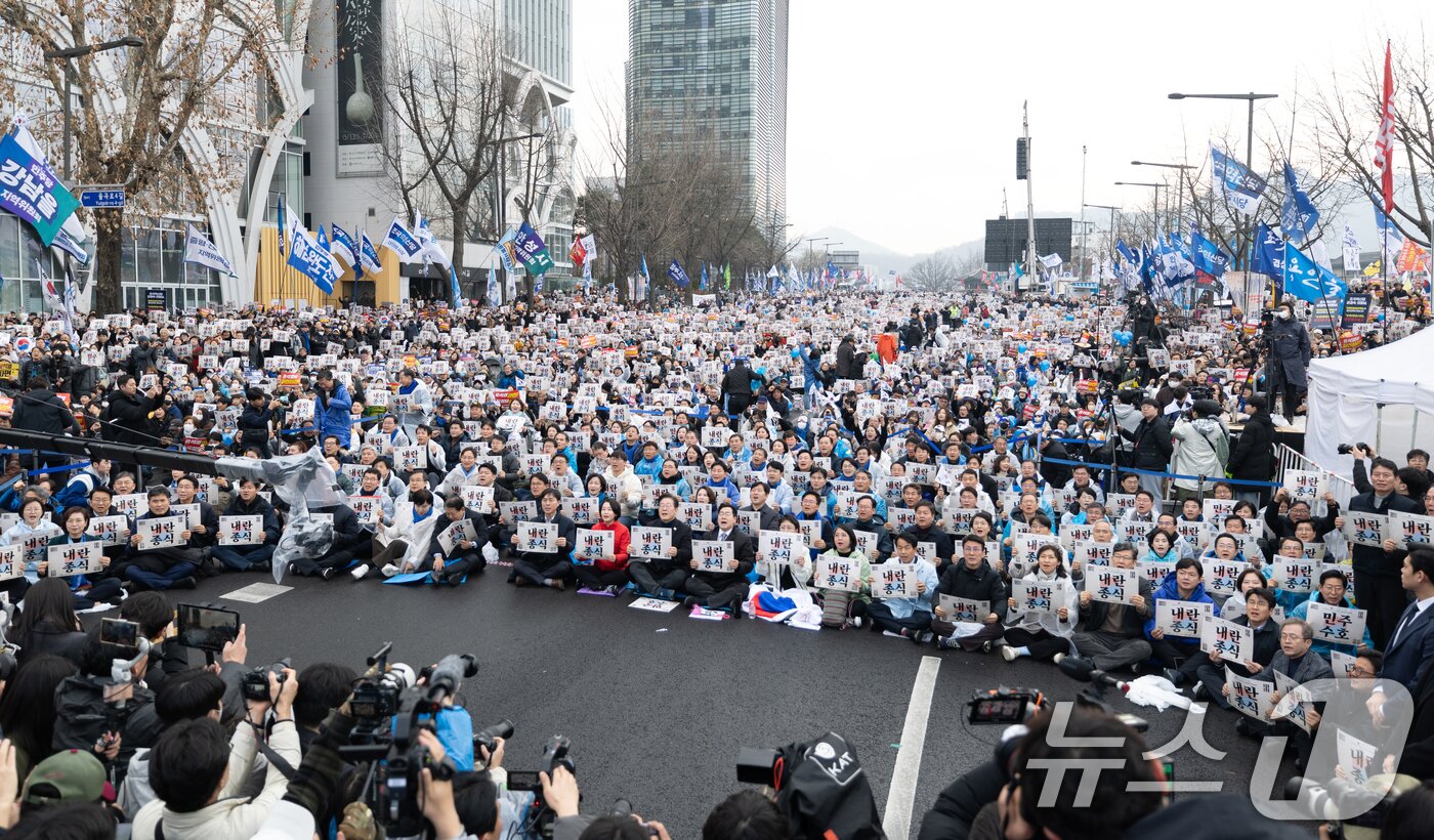 [뉴스1 PICK]3·1절, '尹 탄핵' 찬반으로 쪼개진 민심 - 뉴스1