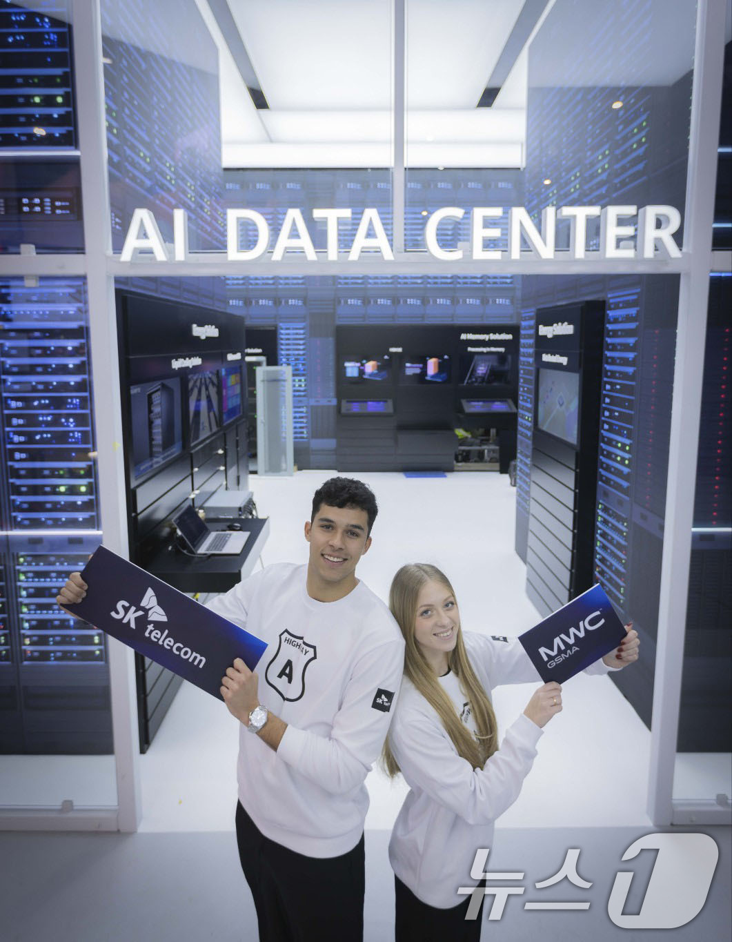 SKT, MWC25에서 AI 데이터 센터 등 혁신기술 공개 - 뉴스1