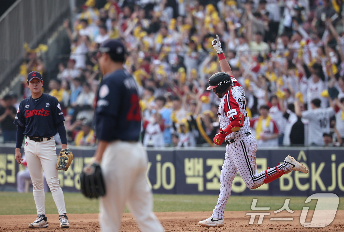 오스틴, 점수차를 벌리는 솔로포 - 뉴스1