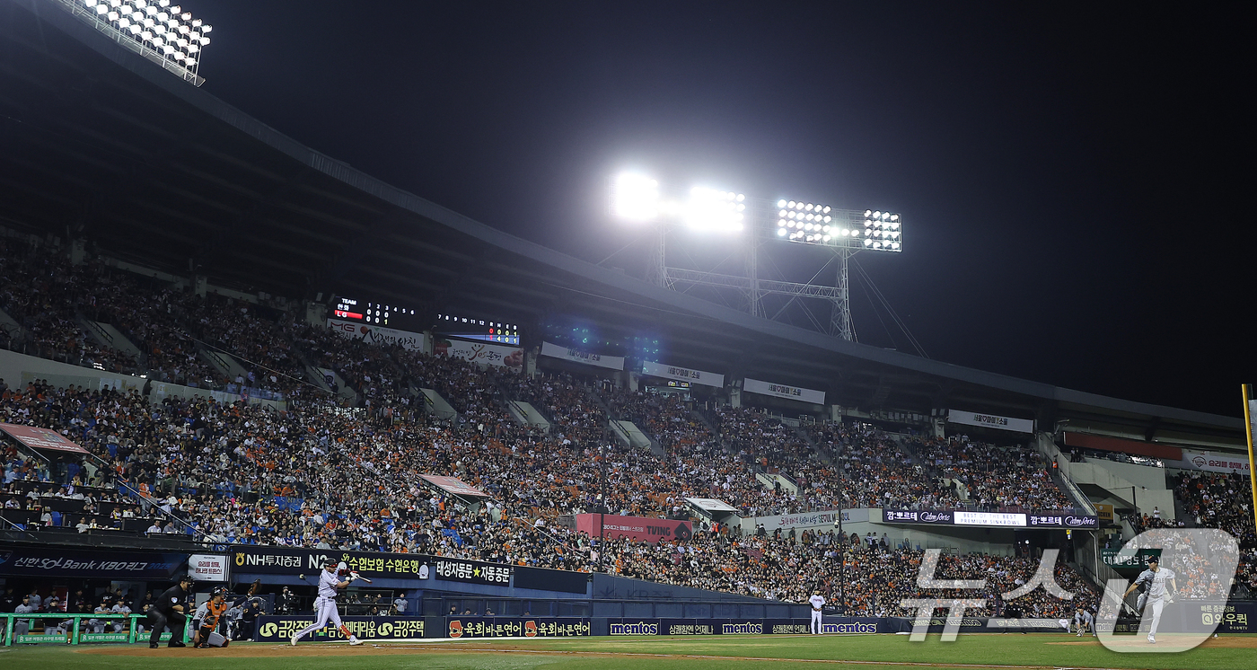 LG, KBO 최초 개막 4연속 매진 - 뉴스1