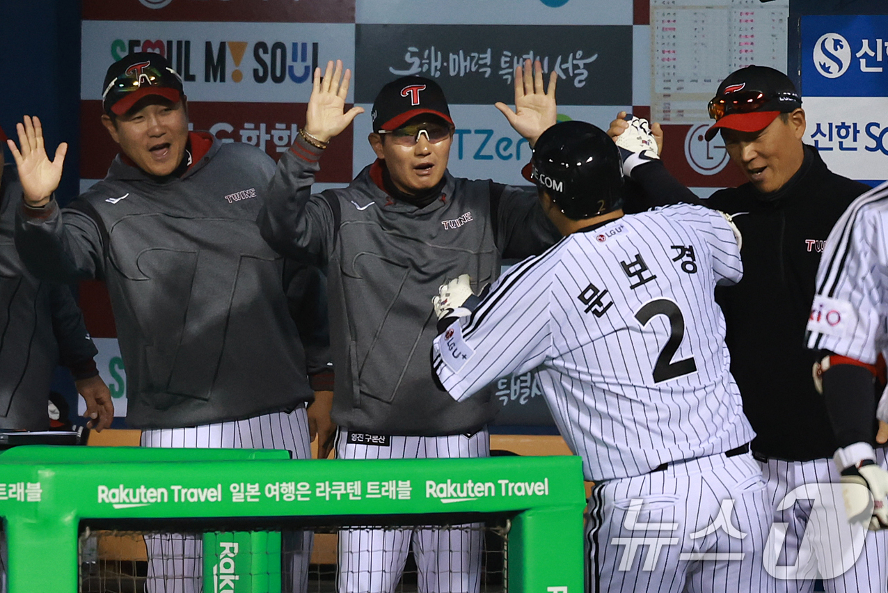 문보경, 4경기 3홈런 - 뉴스1