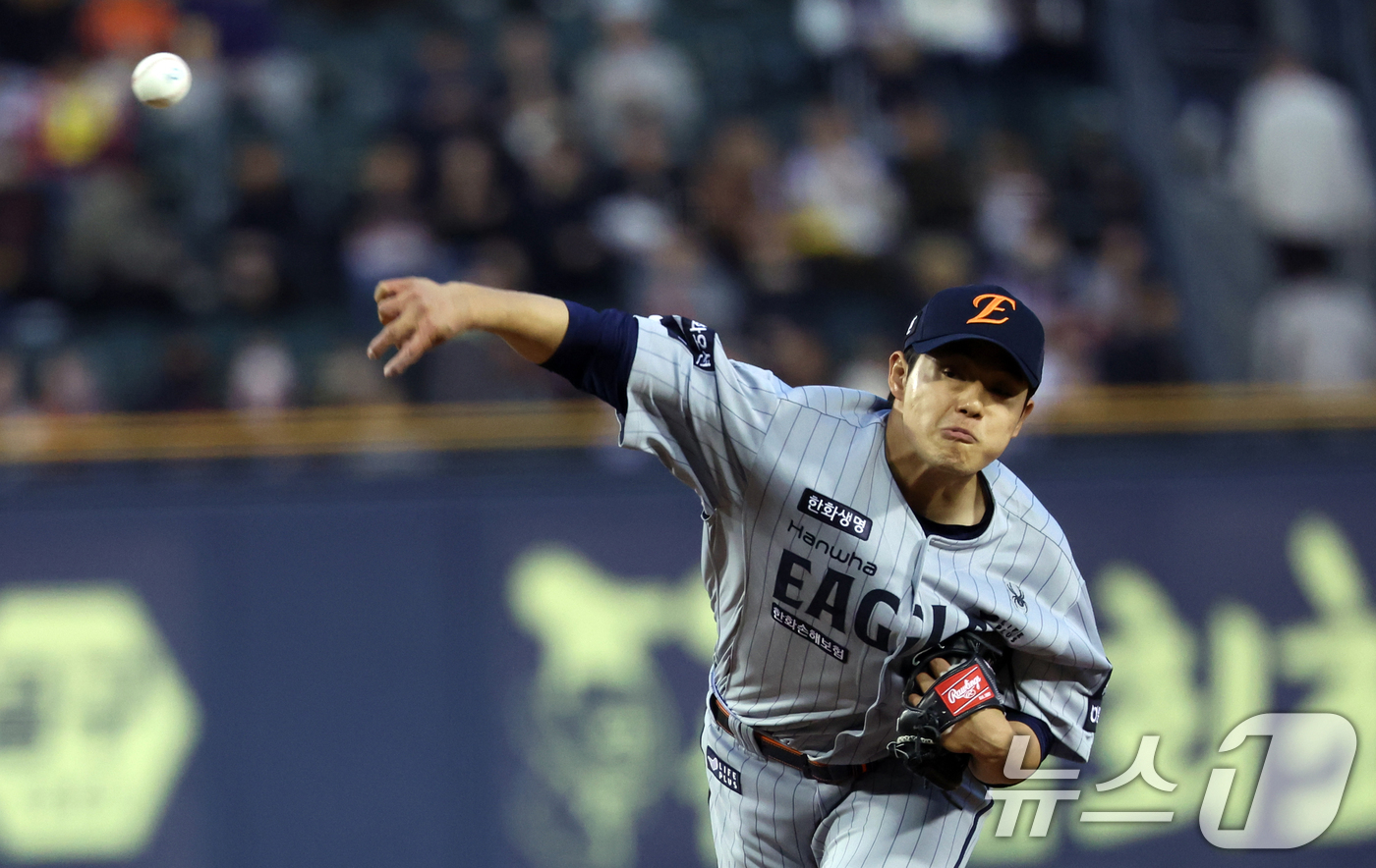 힘차게 공던지는 한화 문동주 - 뉴스1
