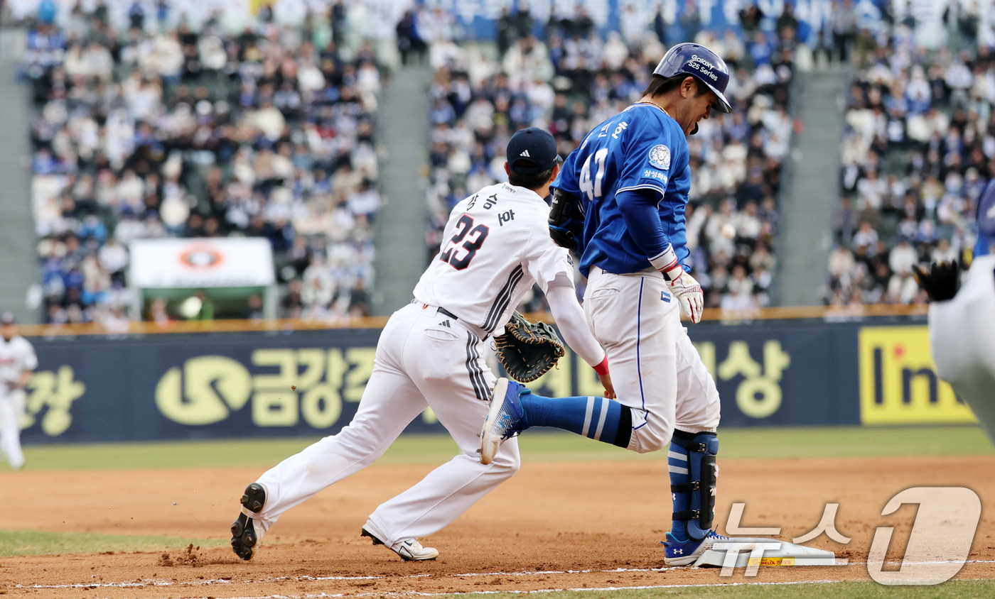 강민호 '1루까지' - 뉴스1