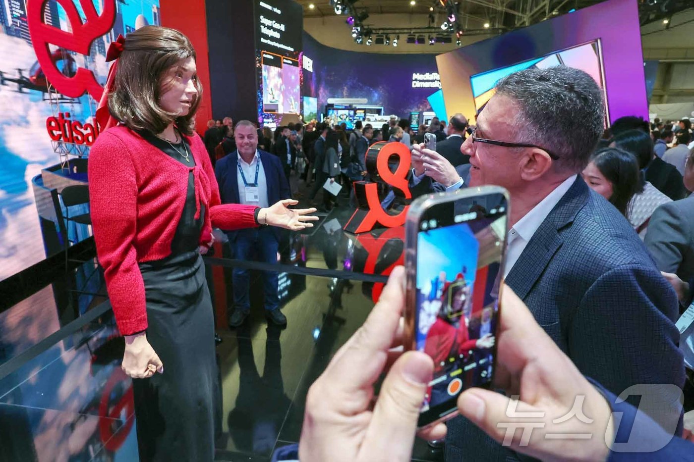 [MWC25] 'AI 로봇 등장한 MWC' - 뉴스1