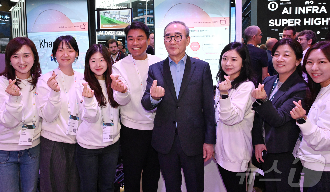 [MWC25] 김영섭 대표 'KT, MS 직원들과 함께' - 뉴스1