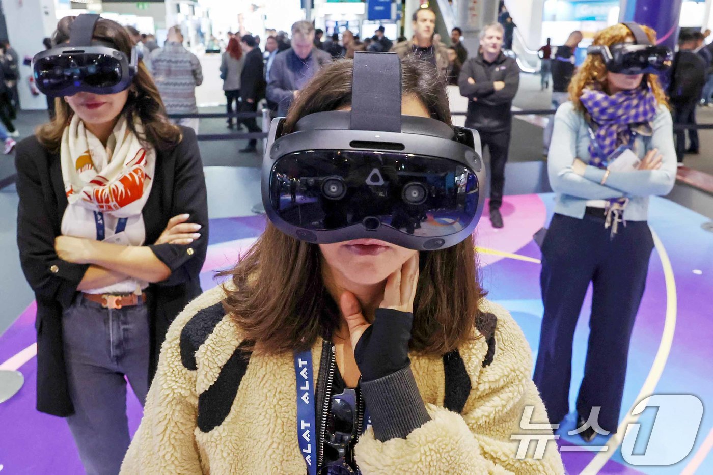 [MWC25] 'VR 속으로' - 뉴스1