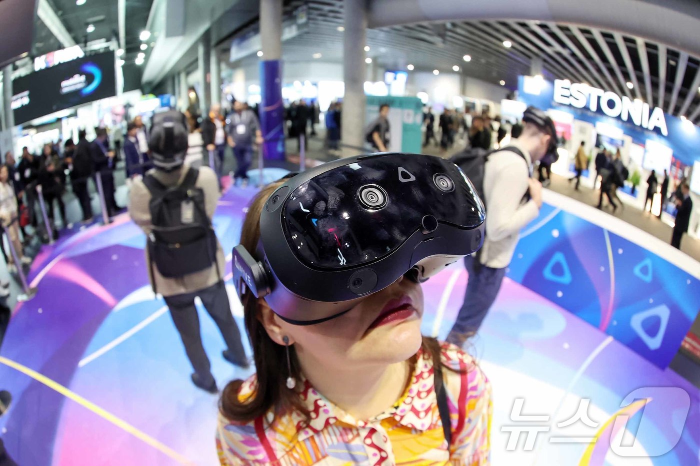 [MWC25] '여기는 VR 세상' - 뉴스1