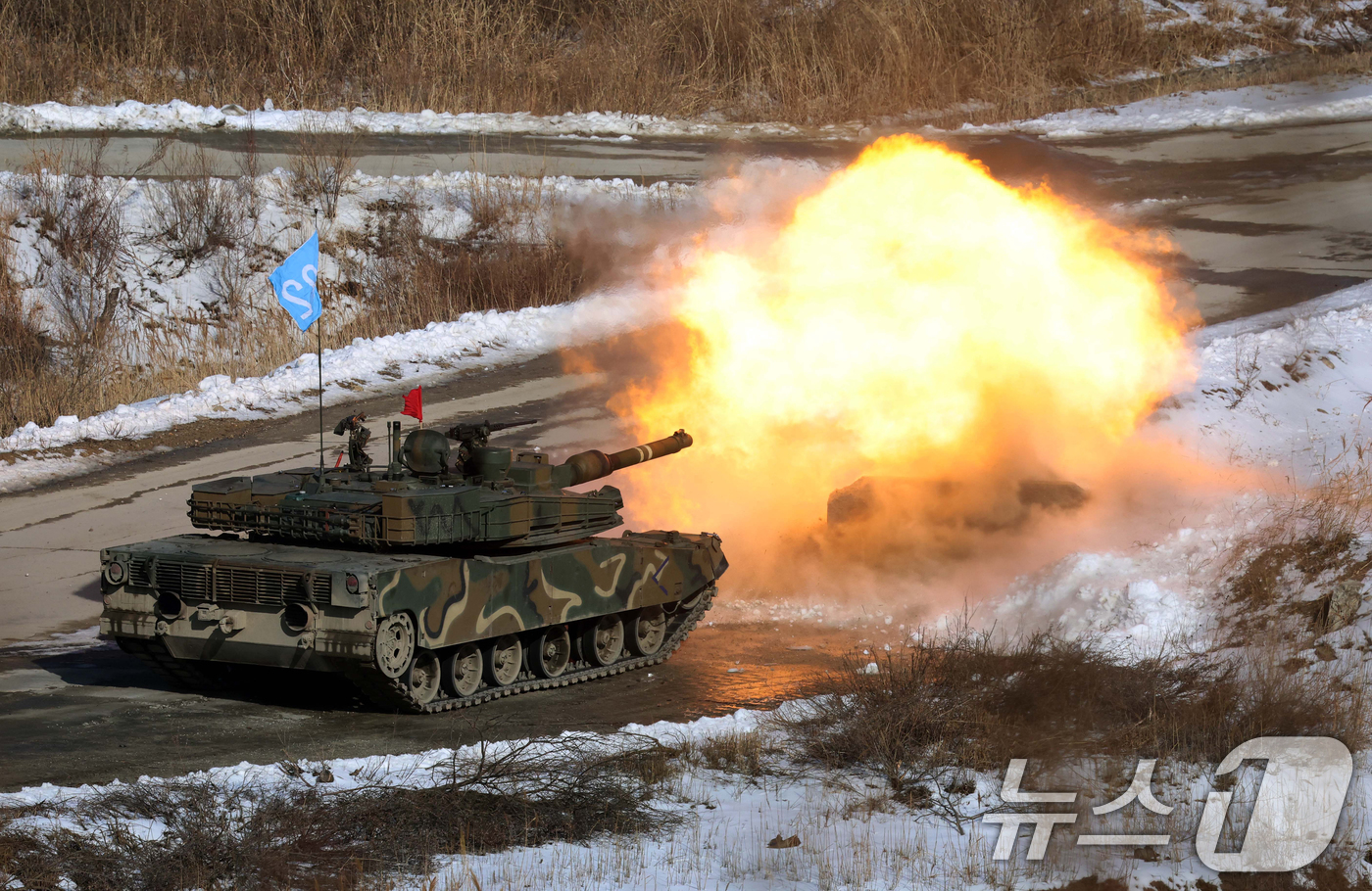 화염 내뿜는 K1A2 전차 - 뉴스1