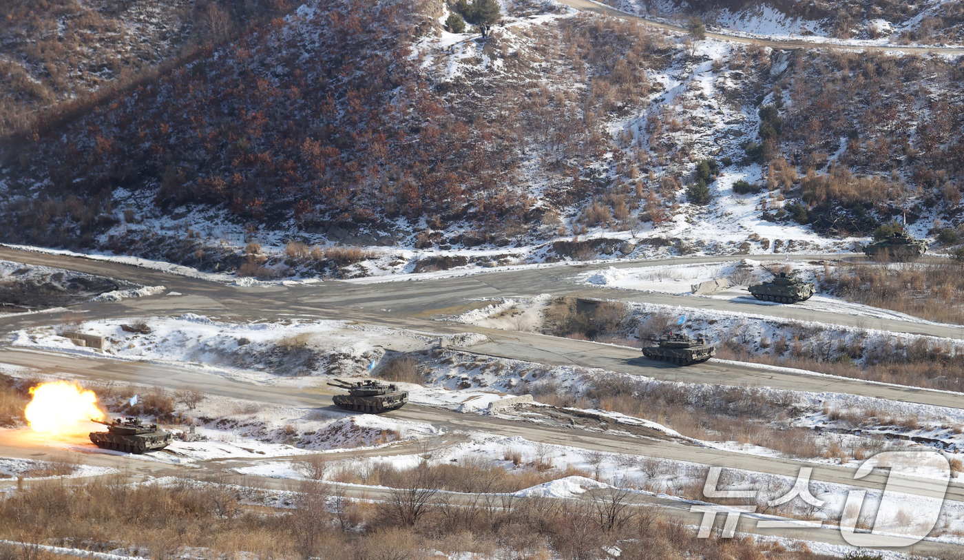 포 쏘는 K1A2 전차 - 뉴스1