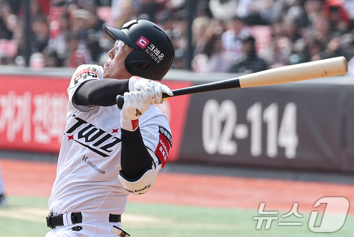 타격하는KT 허경민 - 뉴스1