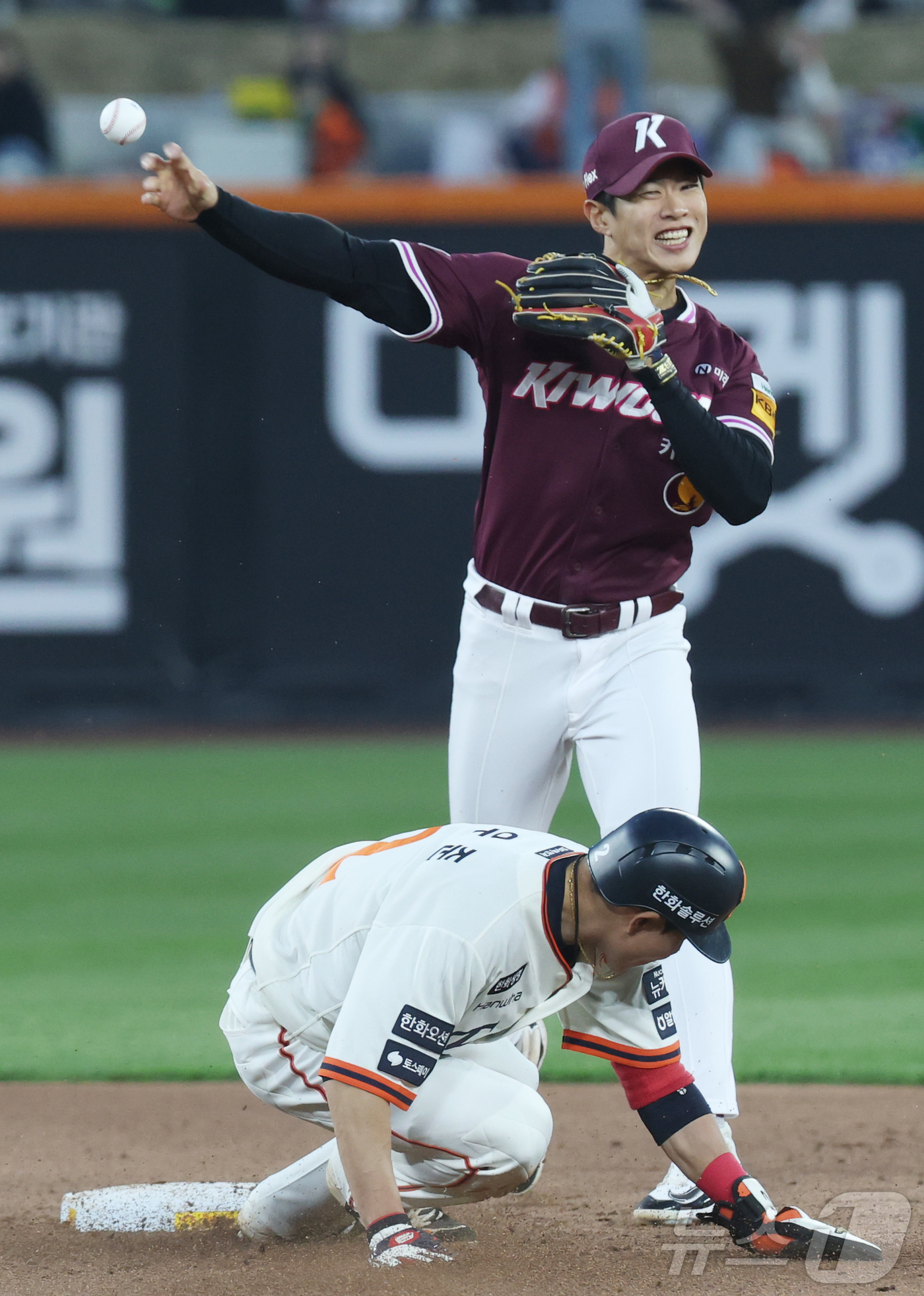 병살은 아니지요! - 뉴스1