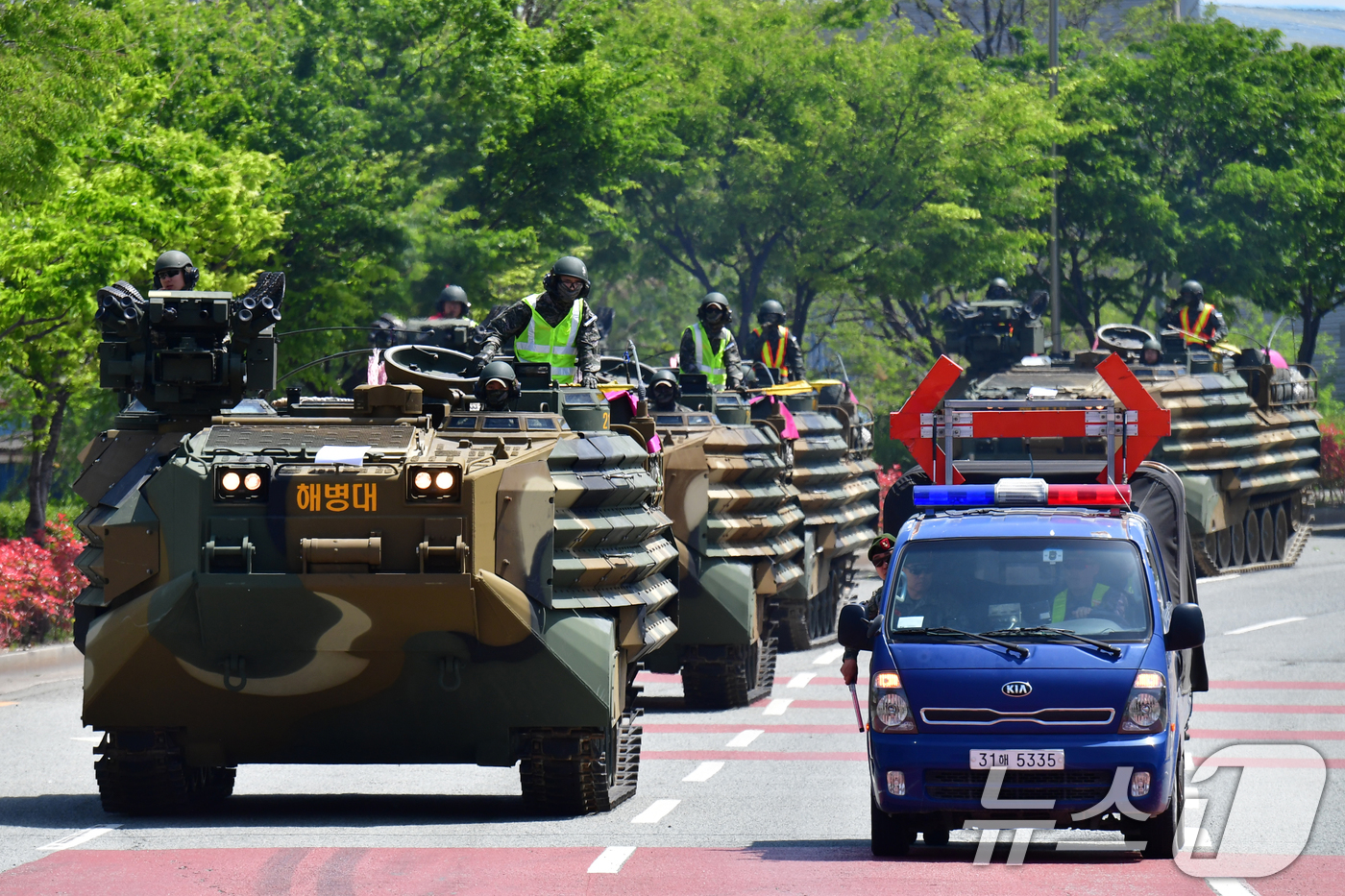 해병대 KAAV 출동 중입니다 - 뉴스1