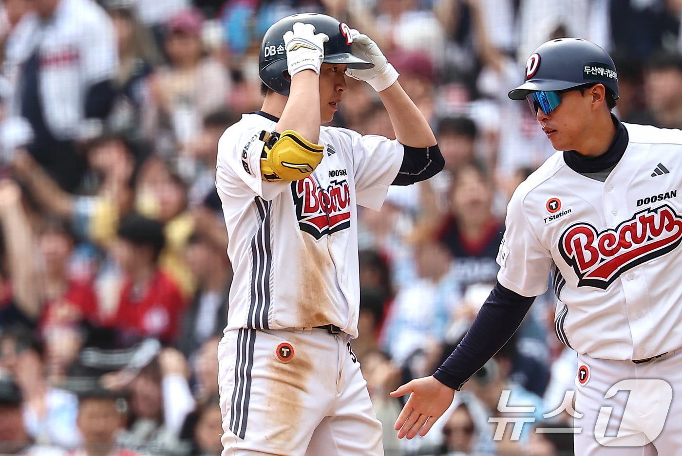 두산 정수빈, 적시타 - 뉴스1