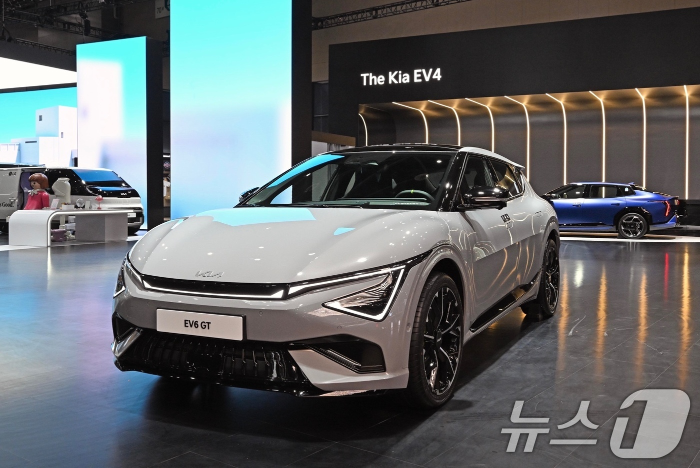 '2025 서울모빌리티쇼' 기아관 'EV 라인업 존'에 전시된 EV6 GT - 뉴스1