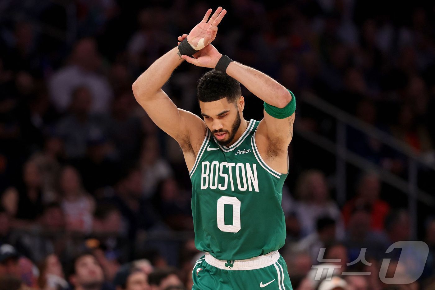 NBA 미네소타, '커리 결장' 골든스테이트 제압…PO 2R 2승 1패 우위 - 뉴스1