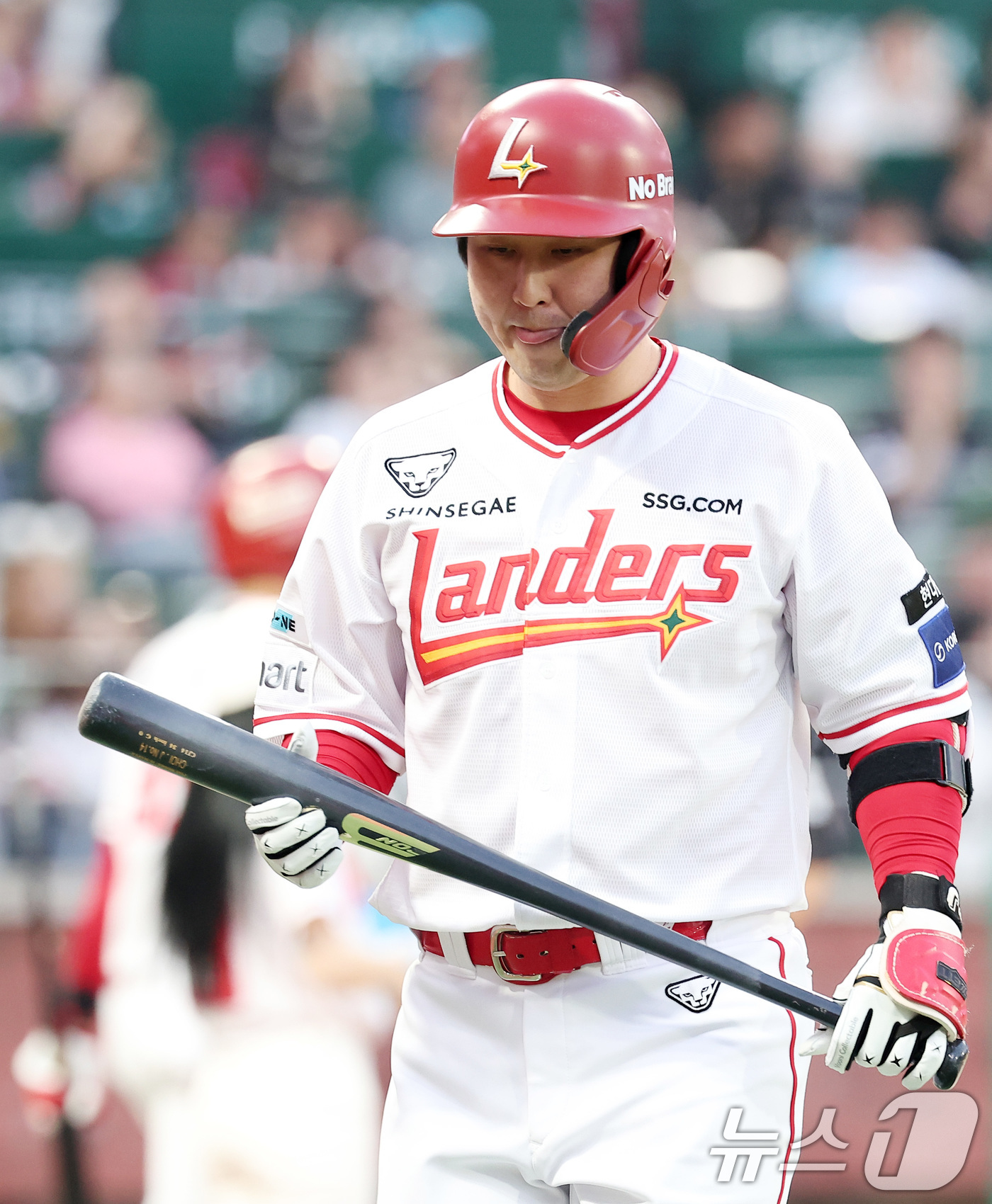 대기록 두고 안풀리는 최정 - 뉴스1