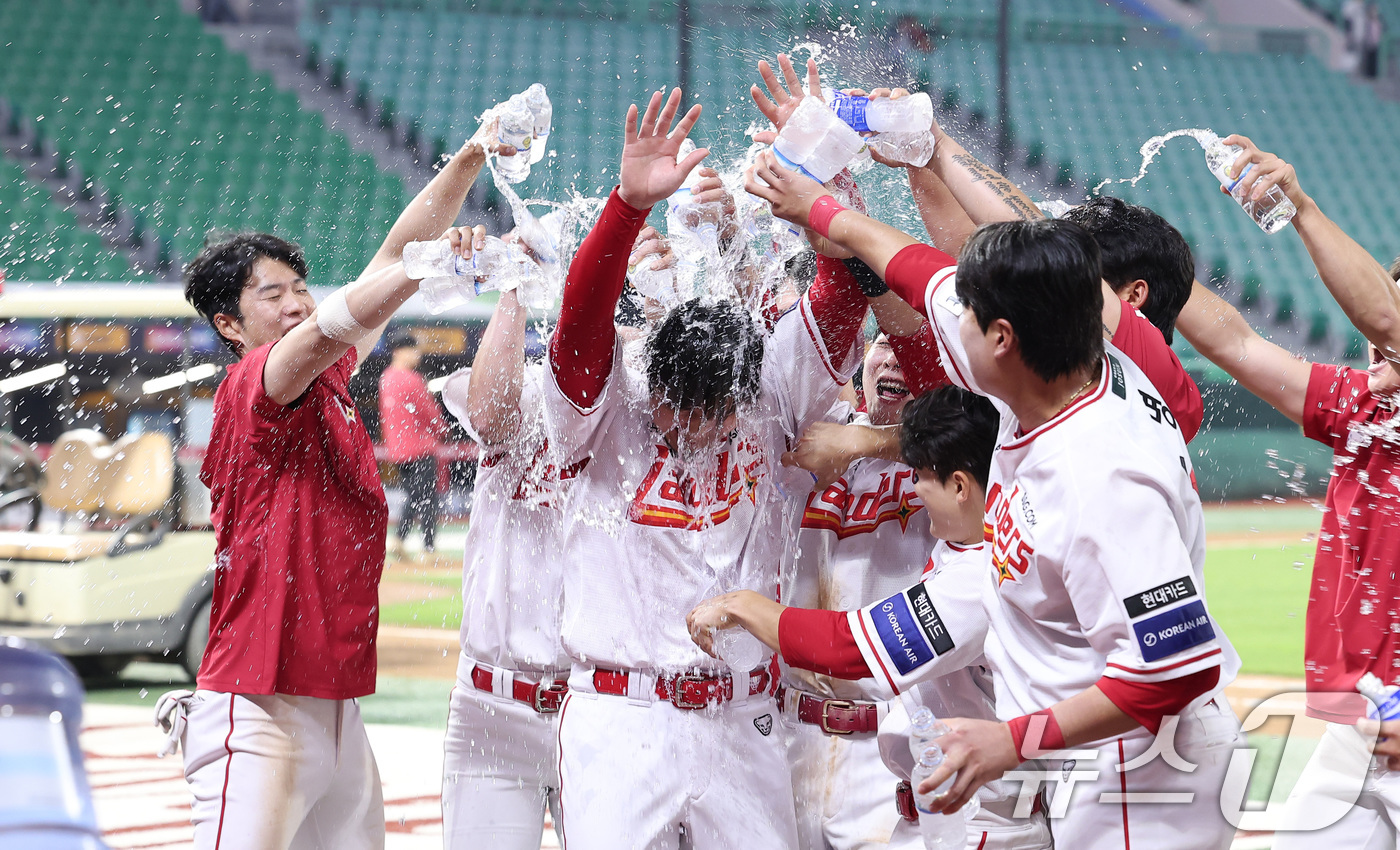 최정, 마음껏 뿌려라 - 뉴스1