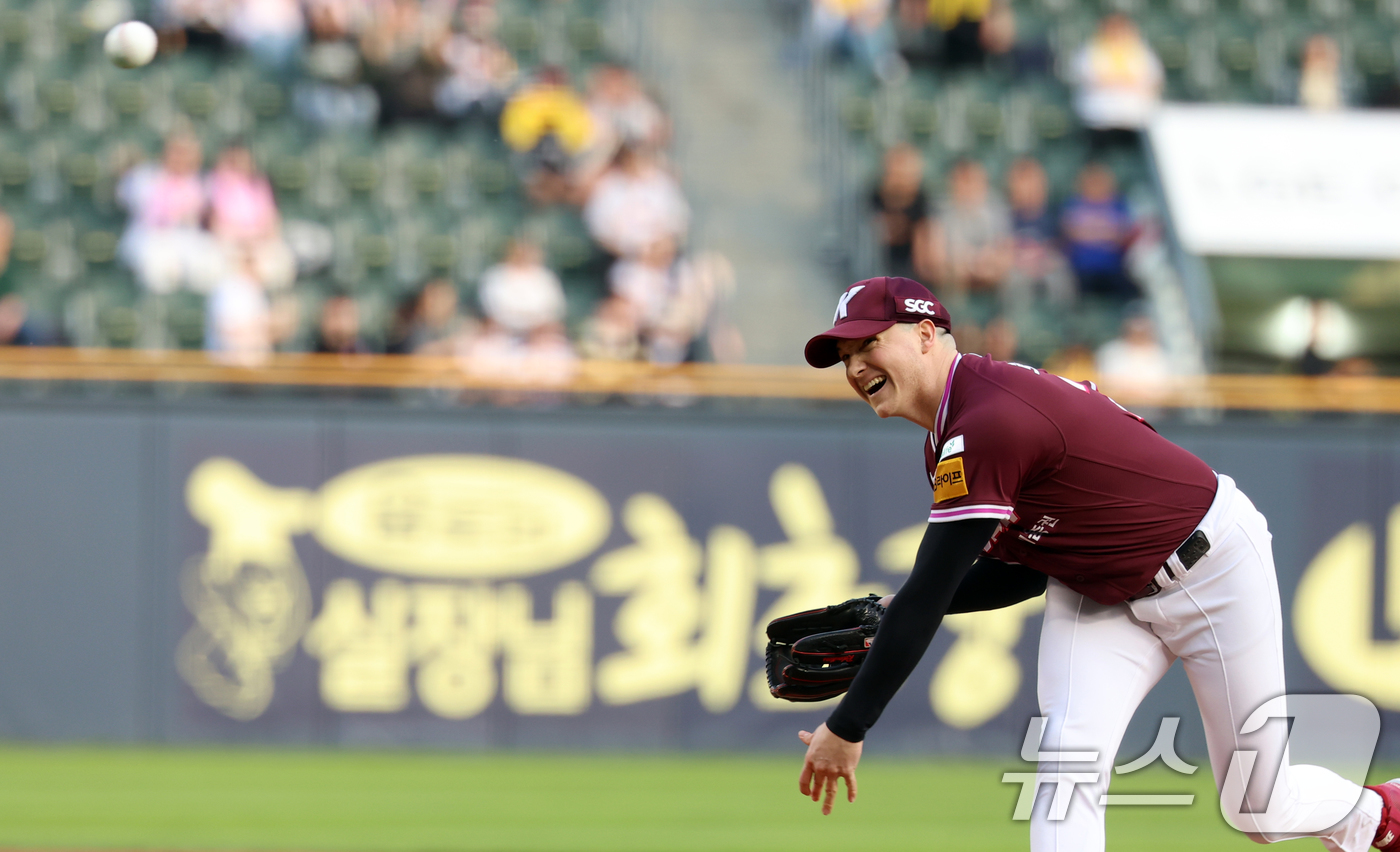 키움 로젠버그 역투 - 뉴스1